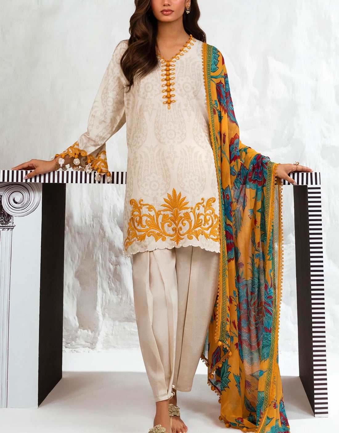 Sana Safinaz White Unstitched Lawn Suit | M242-003B-CI – Best Price Online in Pakistan