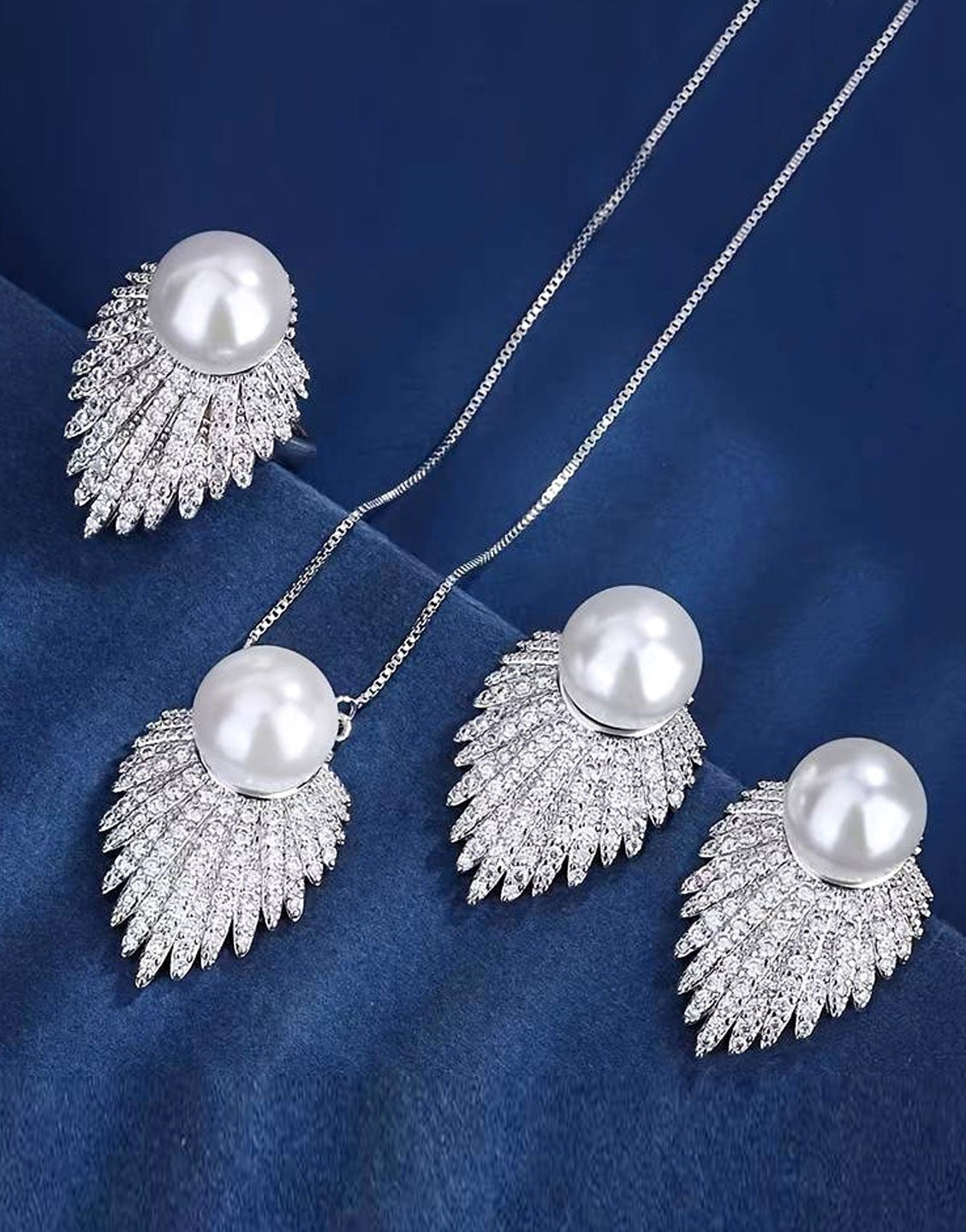 European-Inspired Leaf Design Pearl Jewellery Set with Earrings ...